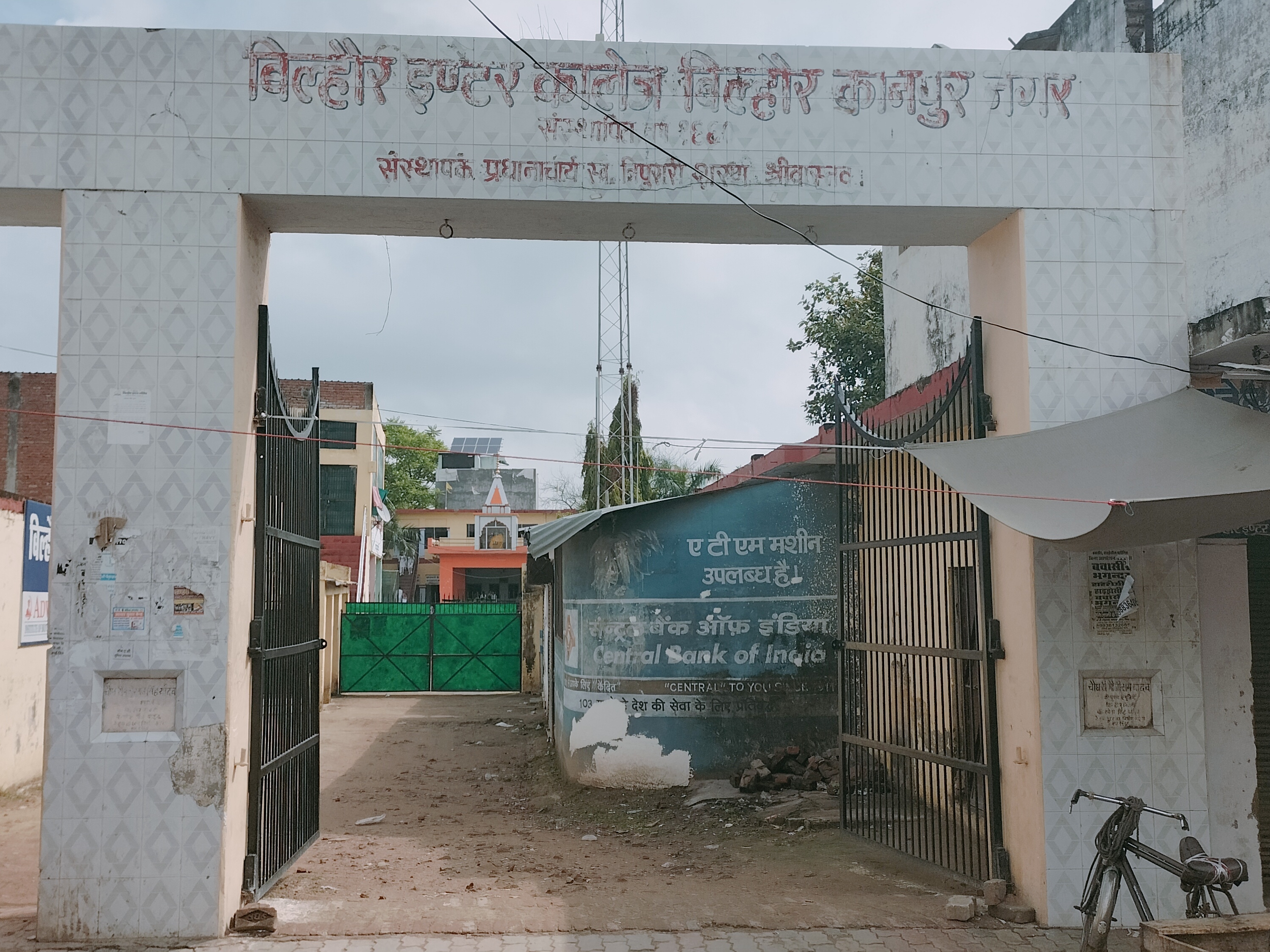 Kanpur Girls wearing hijab reached college principal stopped them ...
