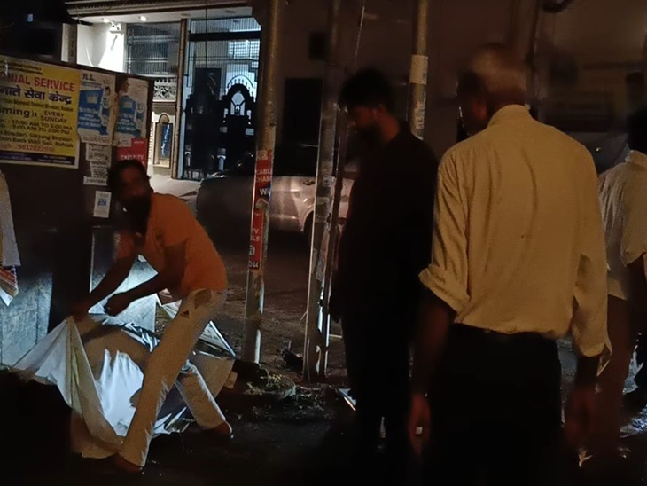 Haryana Rohtak DLF Colony 2 cows electric current bull died | रोहतक में ...