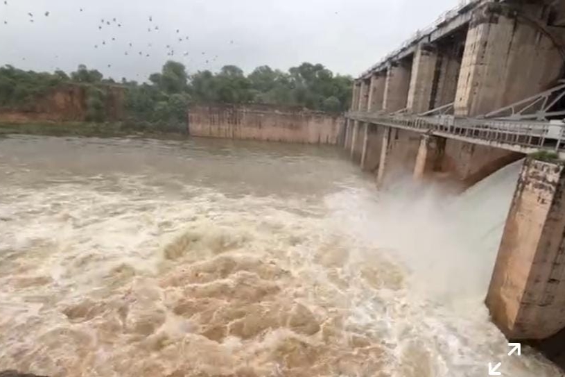 Three gates of Panchana dam opened again, drainage of 4 thousand cusecs ...