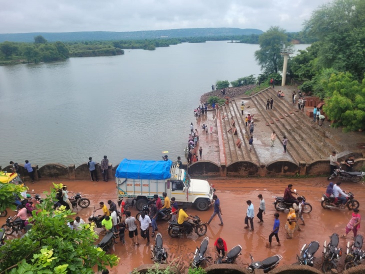 20 thousand cusecs of water is released from Panchana dam | पांचना बांध ...