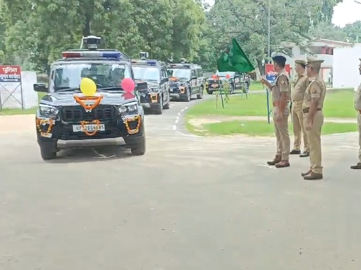 SP flagged off 8 vehicles of PRB-112 | PRV-112 के 8 वाहनों को SP ने ...