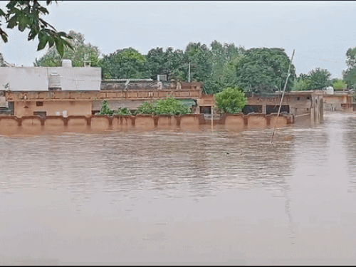 Floods in 15 districts of UP, 65 ghats flooded in Varanasi, NDRF ...