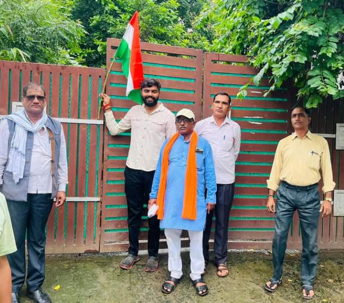 School children came out with tricolor in their hands in Bagwada ...
