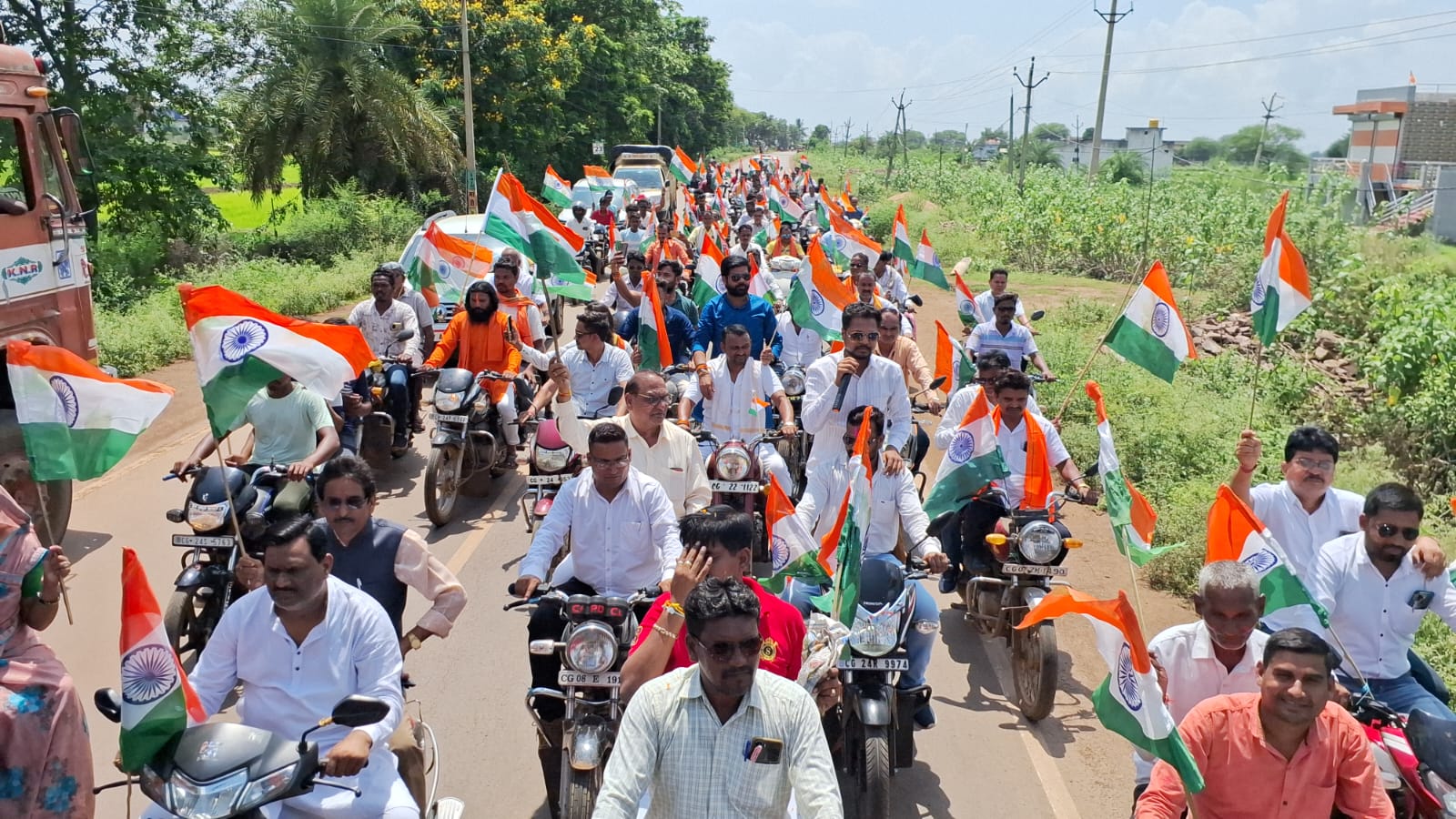 Tiranga Yatra was taken out with the slogans of Bharat Mata Ki Jai and ...