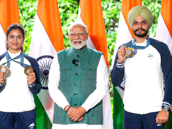 peris olympic 2024 pm modi meet indian contingent; manu bhaker ...