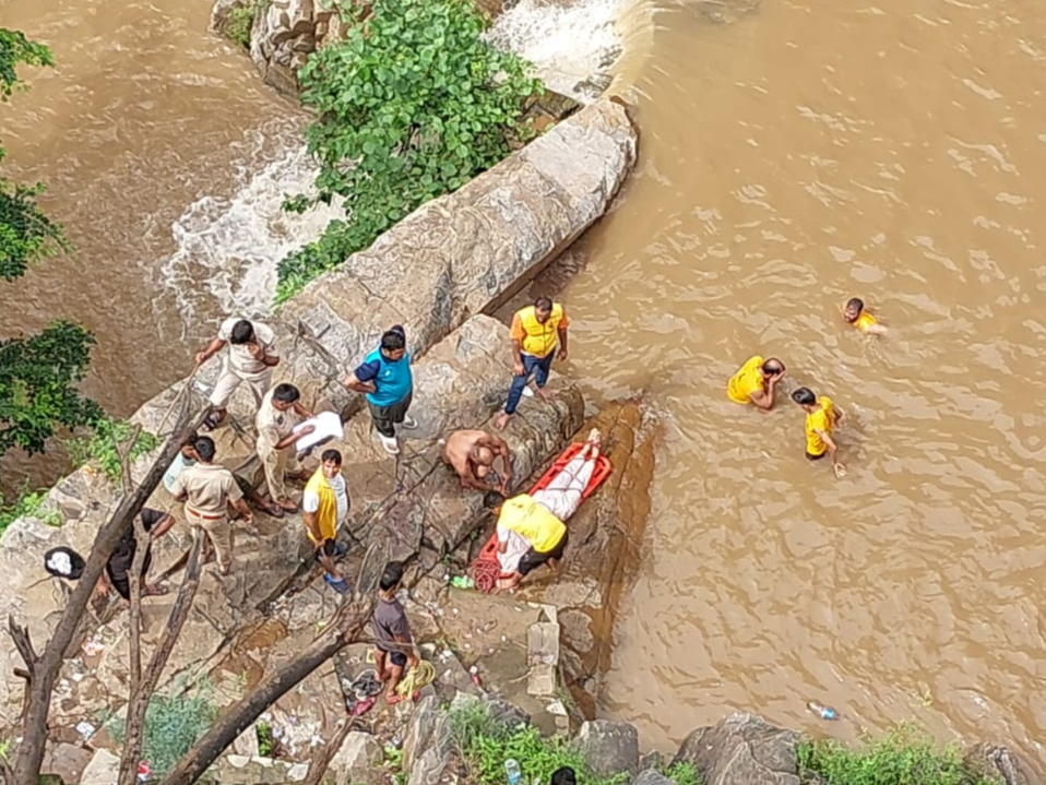 A young man died after drowning in Hathini Kund | हथनी कुंड में डूबने ...
