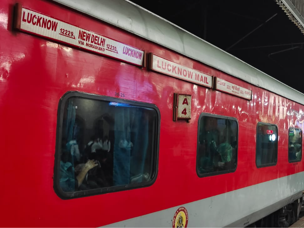 Lucknow Mail started from Charbagh Junction after six years,The history ...