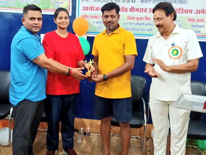 Badminton competition at Ambedkar Stadium | अंबेडकर स्टेडियम में ...