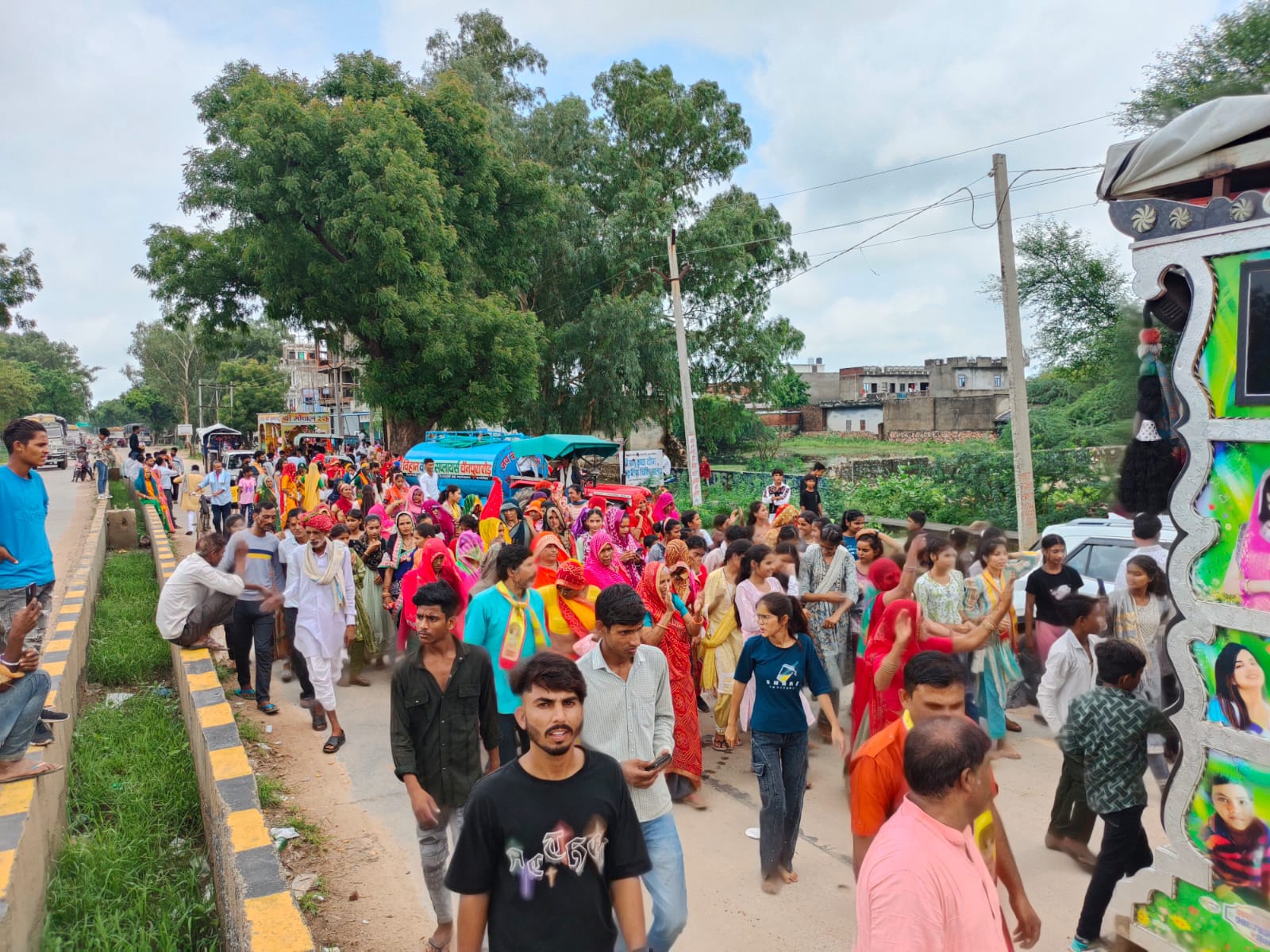 Trek to Khatushyam Temple in Niwai | निवाई में खाटूश्याम मंदिर के लिए ...