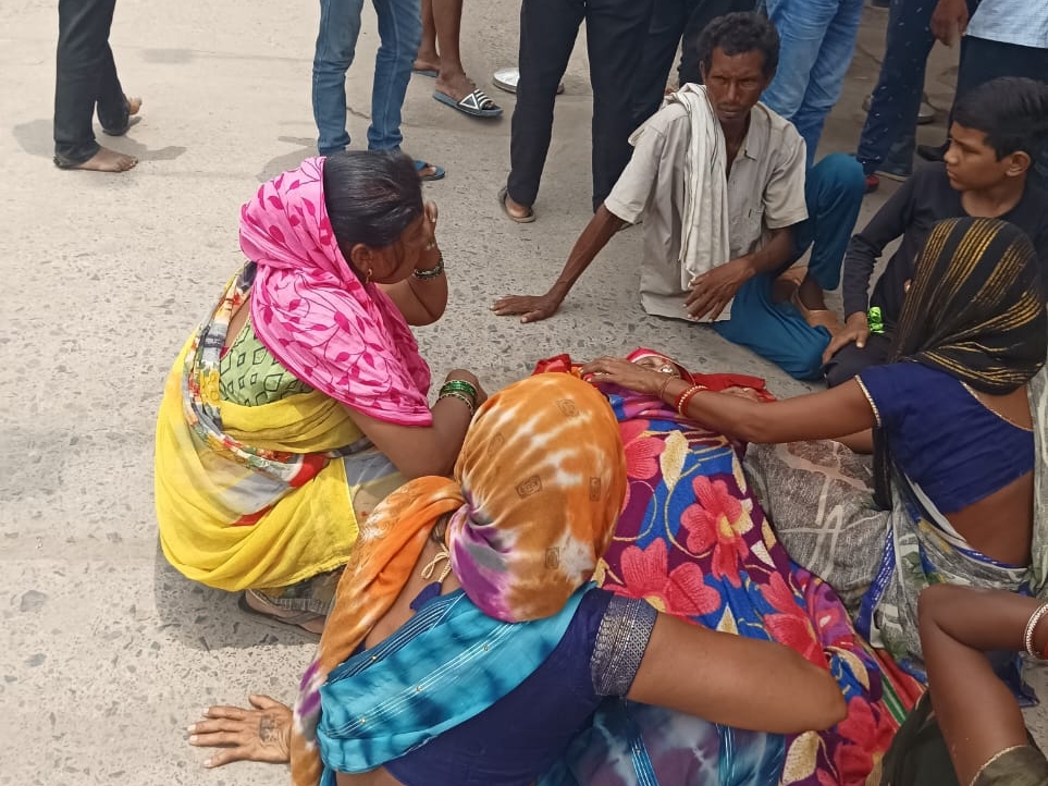 Protest by placing dead body at OPM gate