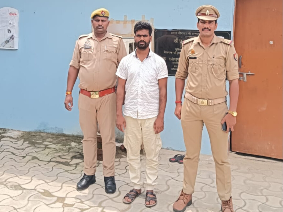 A reward of 15 thousand rupees was caught in Lucknow
