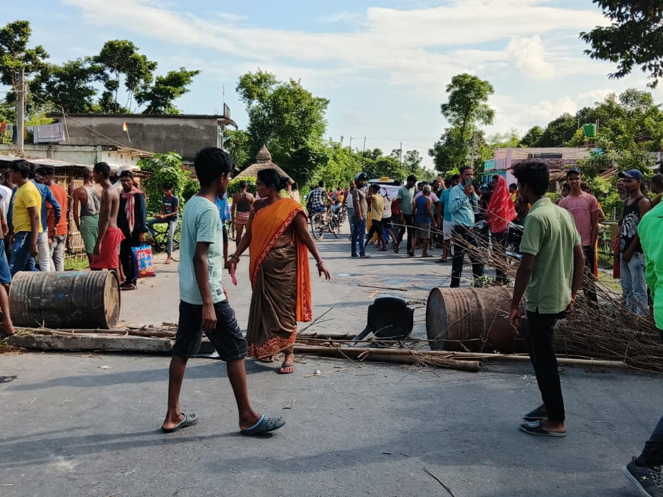 Bus crushed the girl...death | बस ने बच्ची को कुचला...मौत: सुपौल में ...