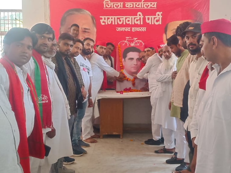 In Hathras, SP workers celebrated BP Mandal's birth anniversary | हाथरस ...