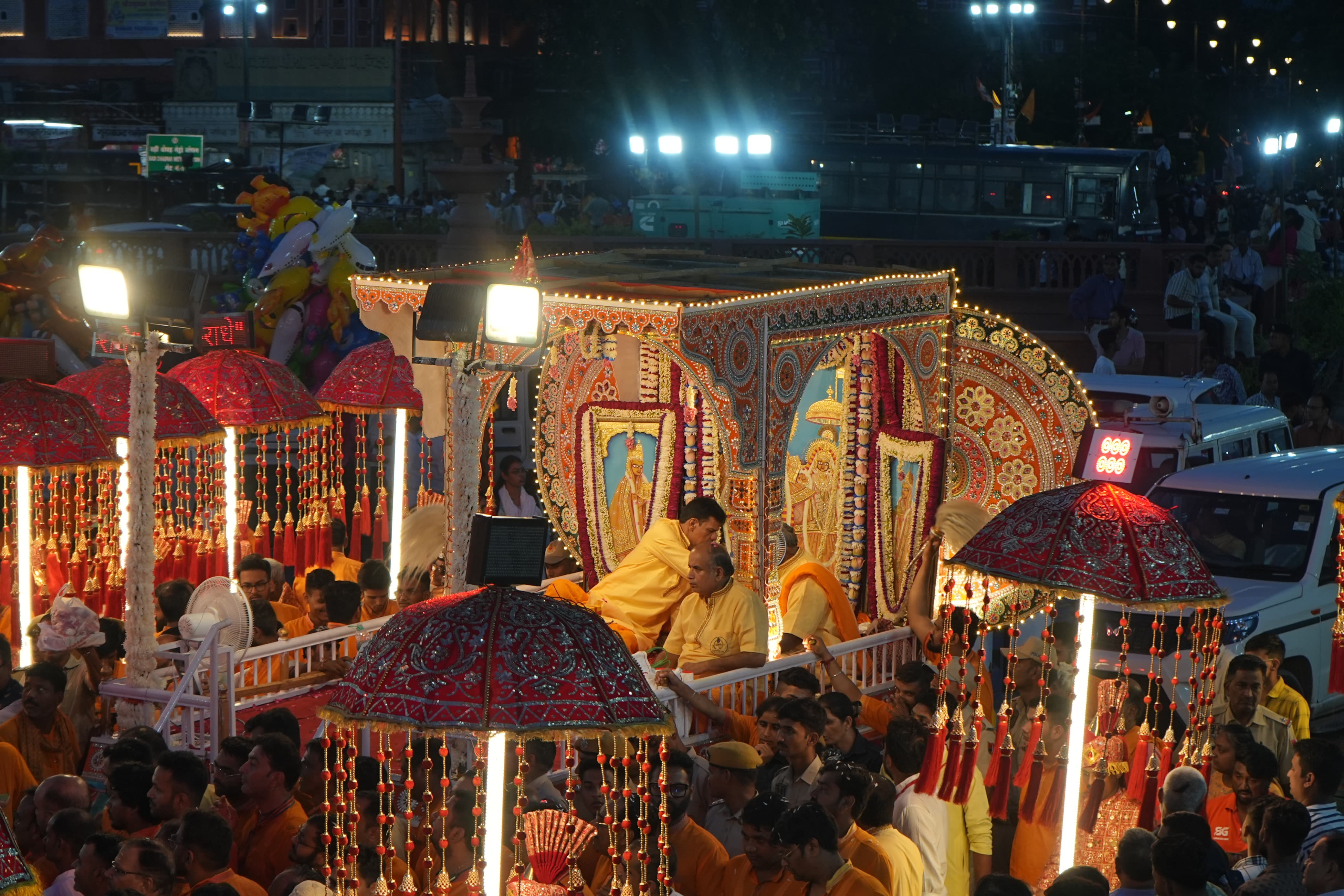 Nandotsav was celebrated in Govind Devji temple | गोविंद देवजी मंदिर ...