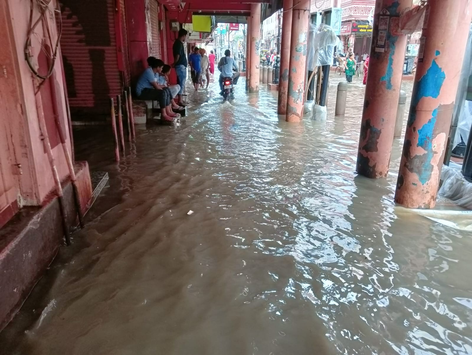 Varanasi Rainfall Flood Sitution Photos; Godowlia Market Waterlogging ...