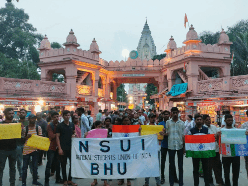 IIT-BHU students angry over bail of gangrape accused | IIT-BHU गैंगरेप ...