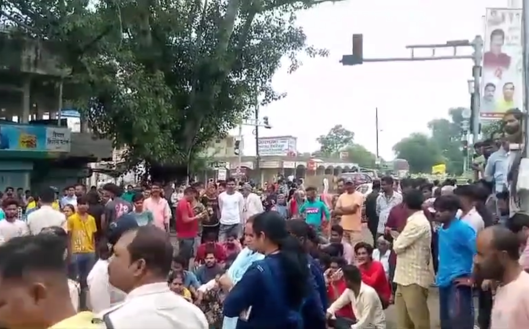 Road blockade at Tili intersection in protest against the murder of a ...
