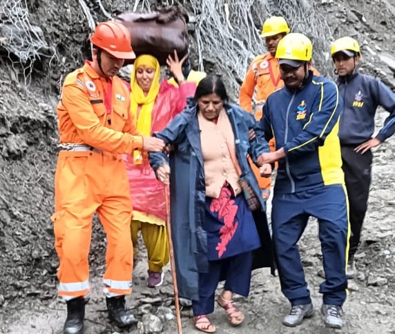Kedarnath pilgrimage halted again | केदारनाथ पैदल यात्रा फिर रुकी: भारी बारिश के कारण स्लाइडिंग ...