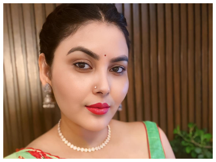 Varanasi News Donation sought by using model Mamta Rai photo, FIR ...