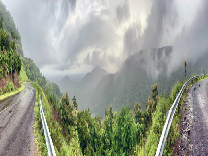 This hill station like view is on Mhow-Mandleshwar road, 50 km away ...