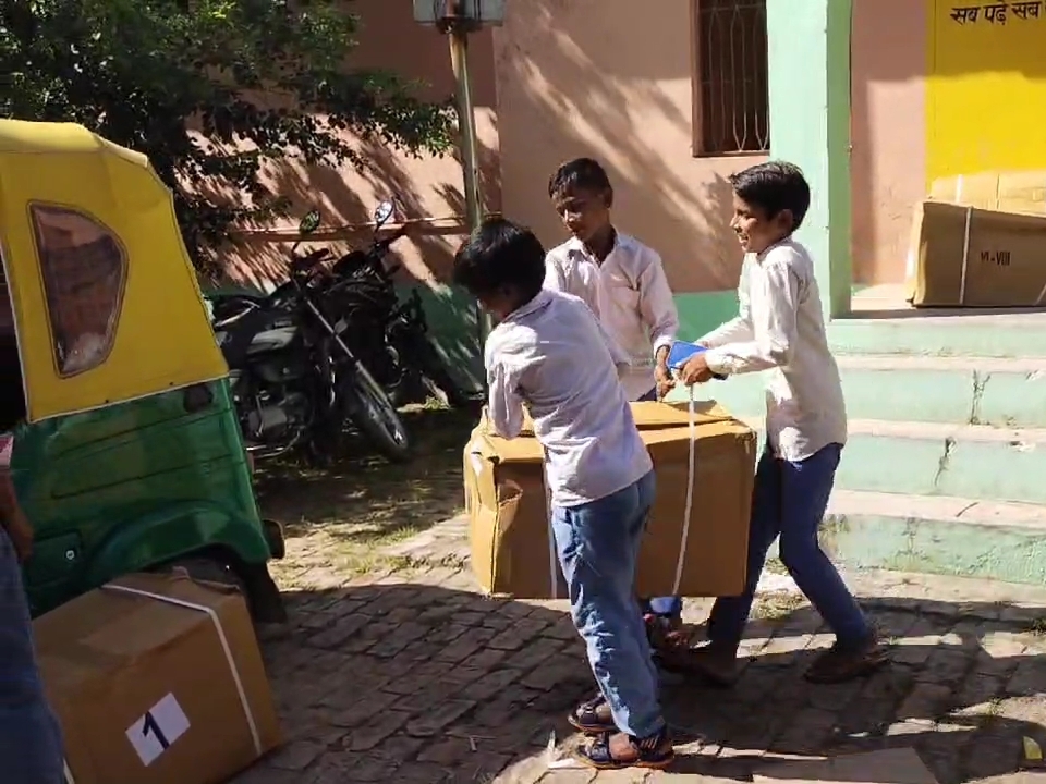 Video of school kids carrying cartoons goes viral