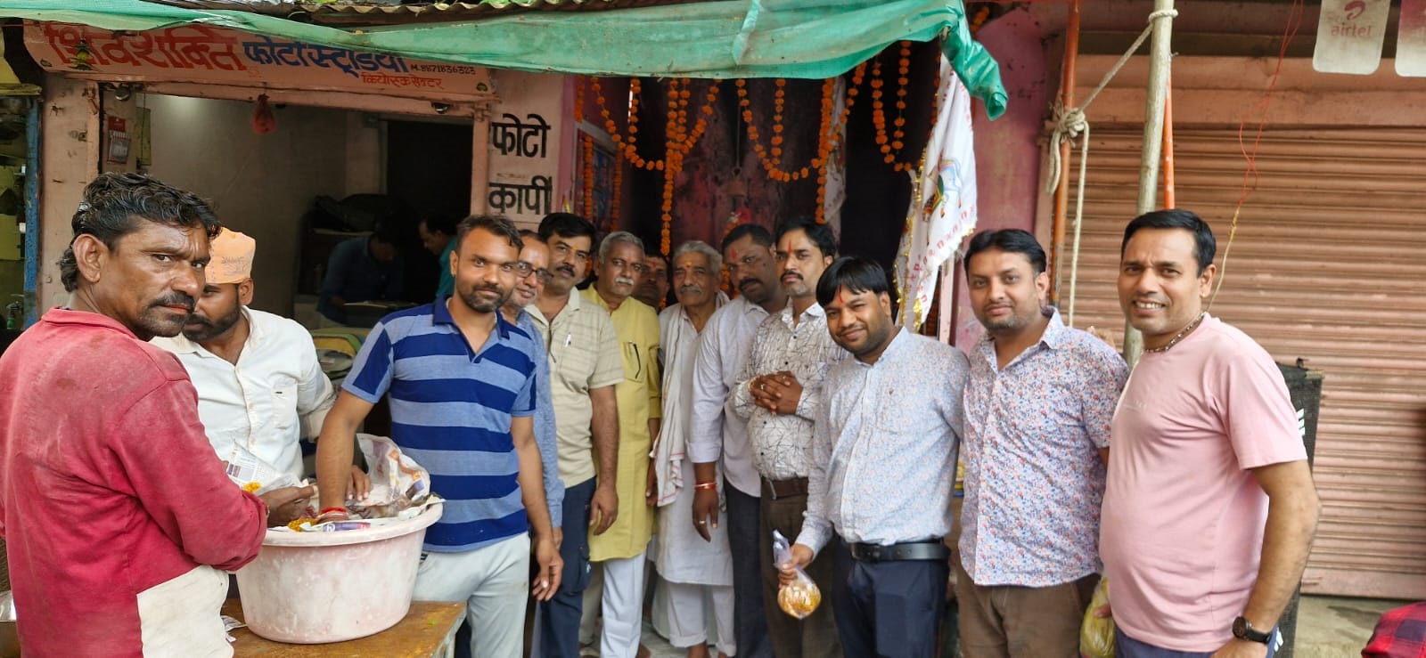 Prasad distributed on the birthday of Baba Ramdev | बाबा रामदेव के ...