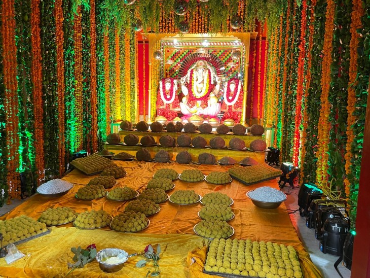 The court of the first worshipper decorated on Ganesh Chaturthi | गणेश ...