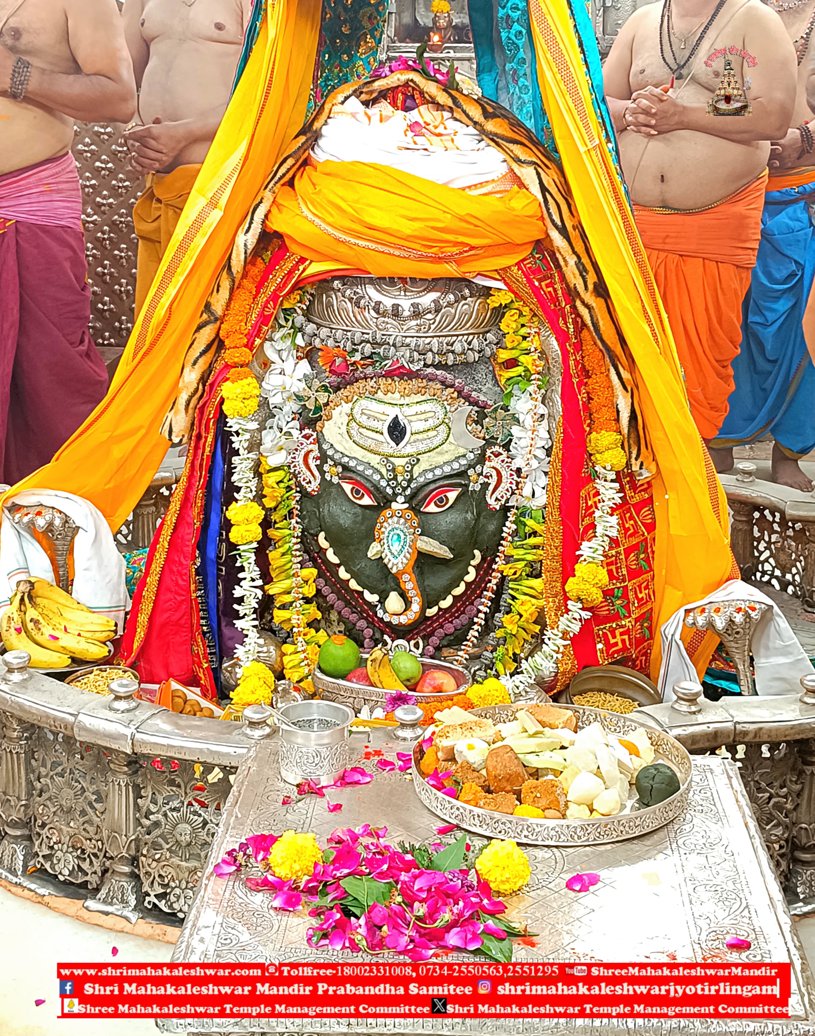 Decorating the form of Lord Ganesha with Bhaang Tripund and dry fruits ...