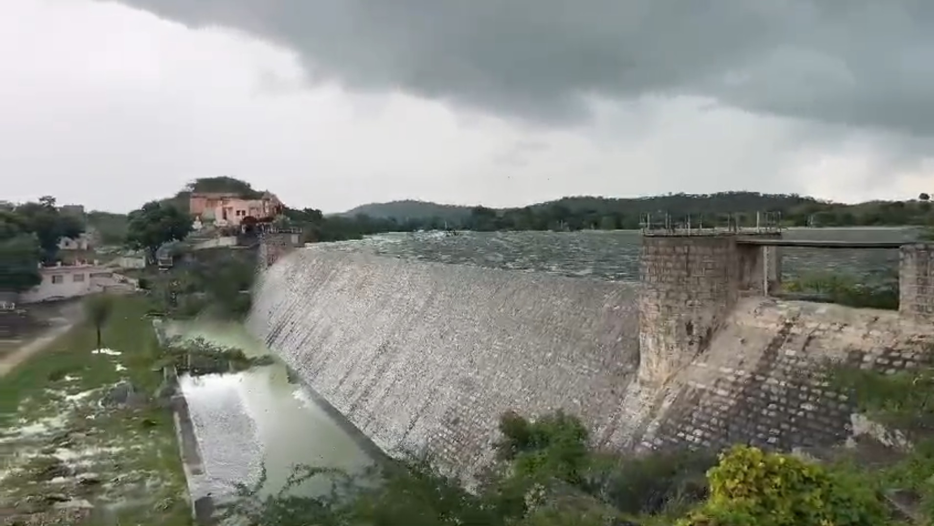 After 25 years, Birathia Dham Giri Nanda Dam overflowed...