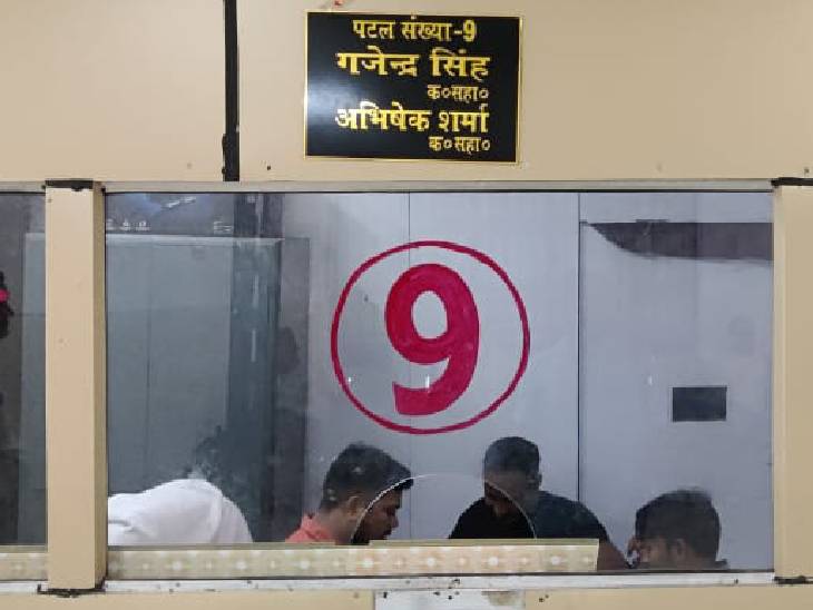 Outsiders dominate the RTO office lucknow | लखनऊ RTO में बाहरी व्यक्ति ...