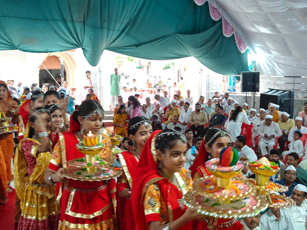 Nirvana Laddu offered to Lord Pushpadant in Nandishwar Jain temple ...