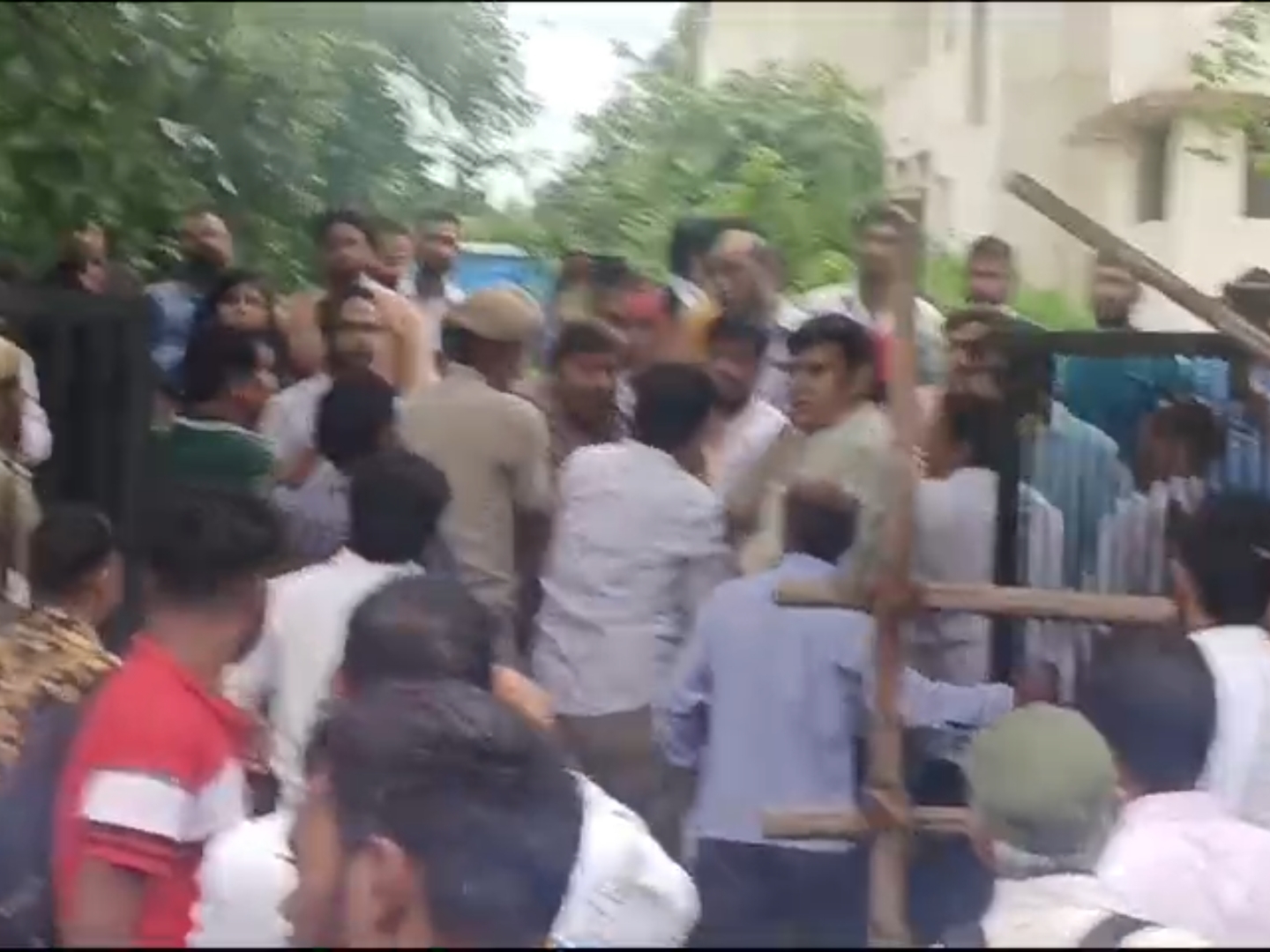 Faridabad Congress candidate brother scuffle|Parag Sharma Nomination ...