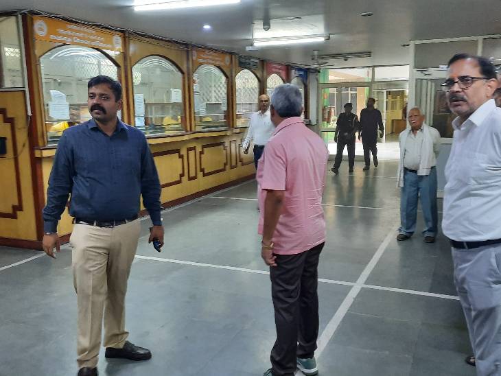 The service lane of Shaheed Path will be widened