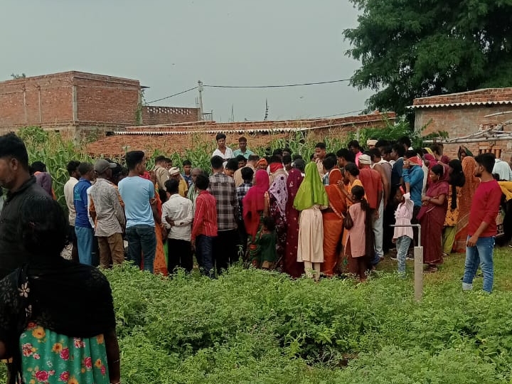 The body of a student was found floating in a pit in Duddhi | दुद्धी ...