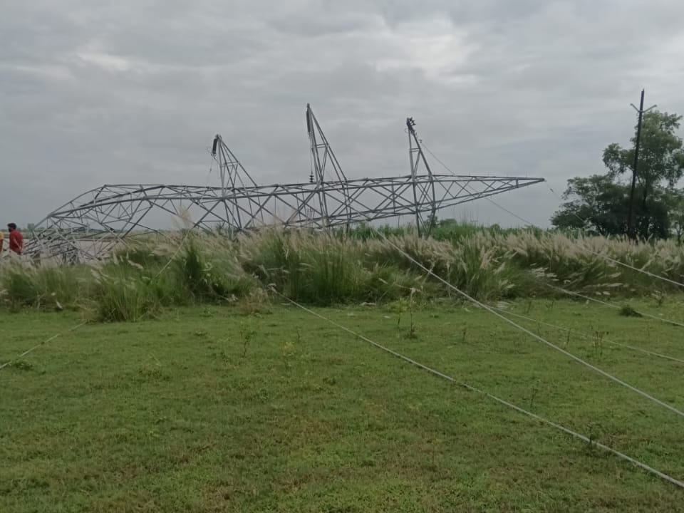 33 KVA tower collapsed due to erosion of Masan river bagaha | मसान नदी ...