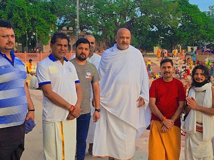 ayodhya. Crowd of devotees gathered at Surya Kund on Maha Sunday | महा ...