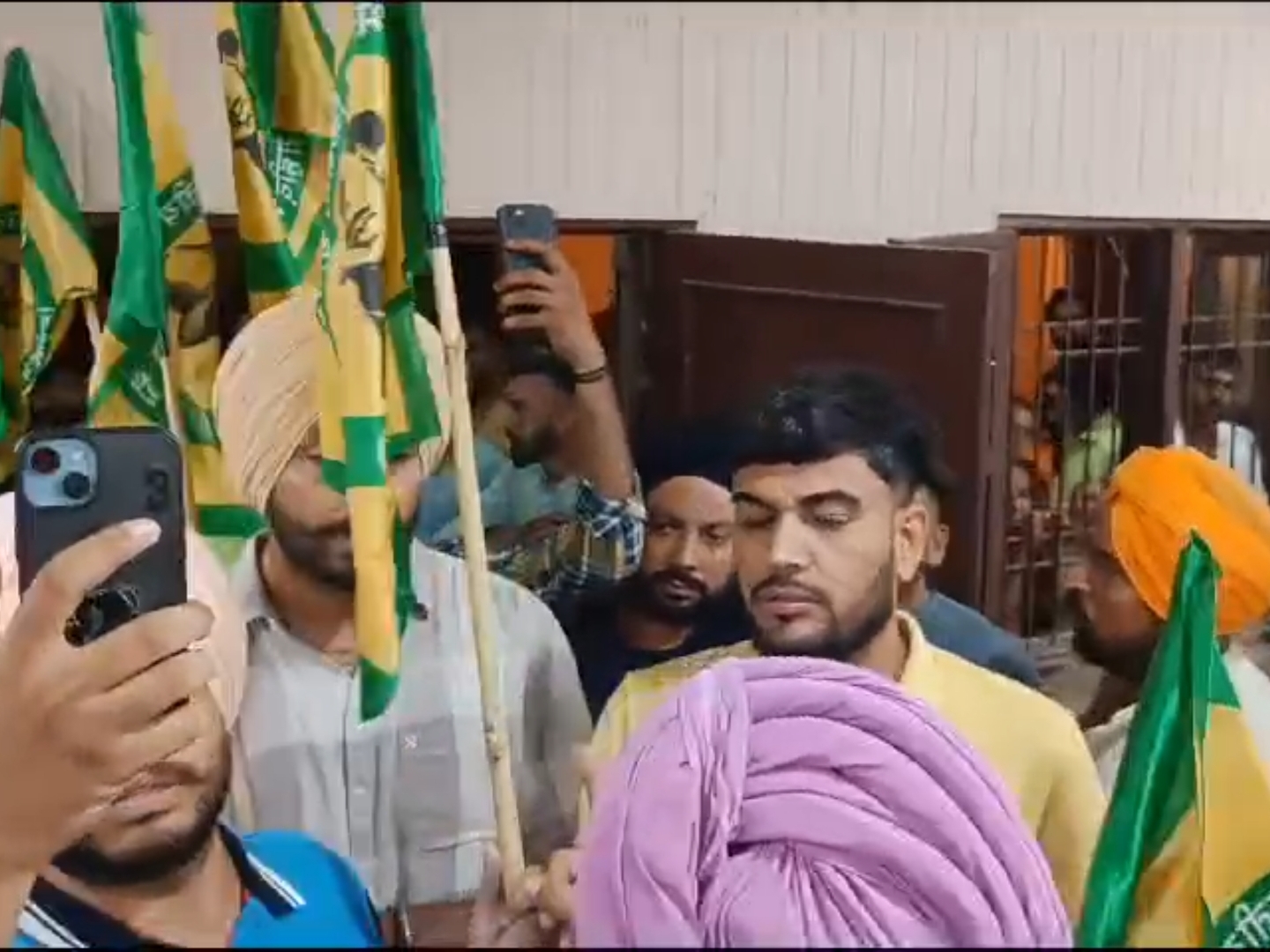 Ambala former minister Anil Vij program Ruckus | अंबाला में पूर्व ...