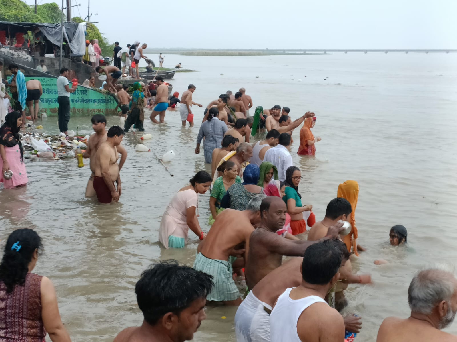Crowd gathered to take bath in Ganga on Shraddha Purnima in Anupshahr ...