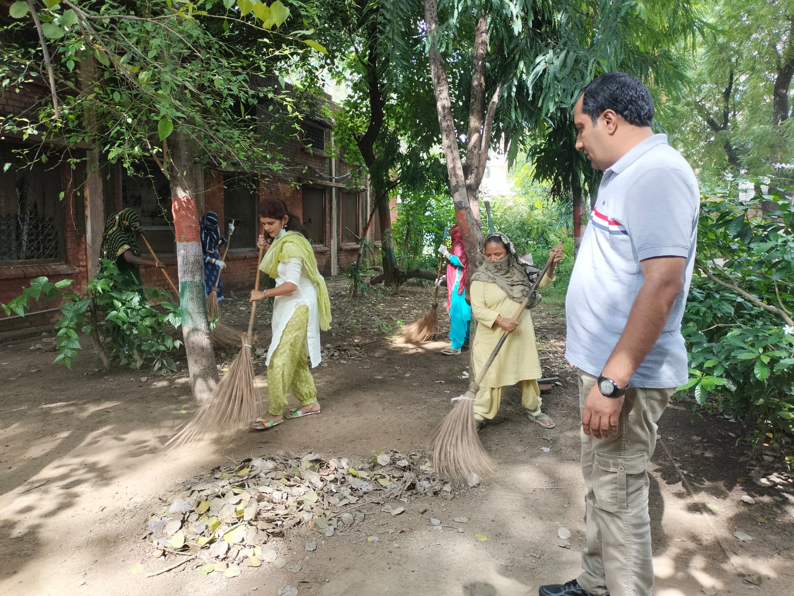 Message of cleanliness launched in school campaign | विद्यालय में ...