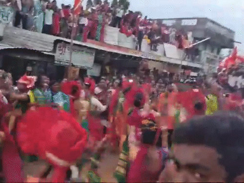 Maharashtra Ganesh Visarjan Roof Collapse Tragedy Video | Bhandara News ...