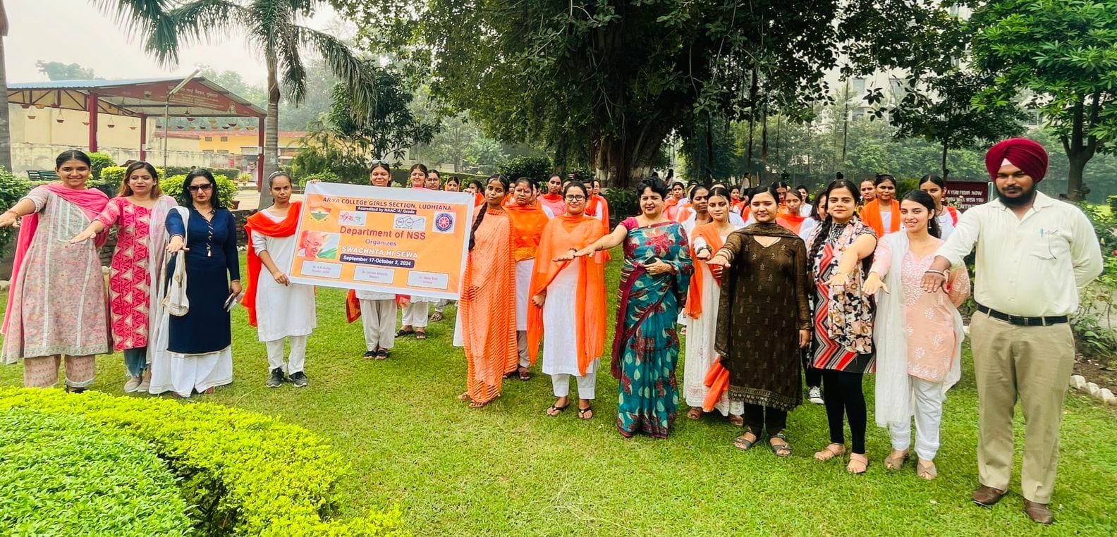 Took oath under cleanliness is service campaign | स्वच्छता ही सेवा ...