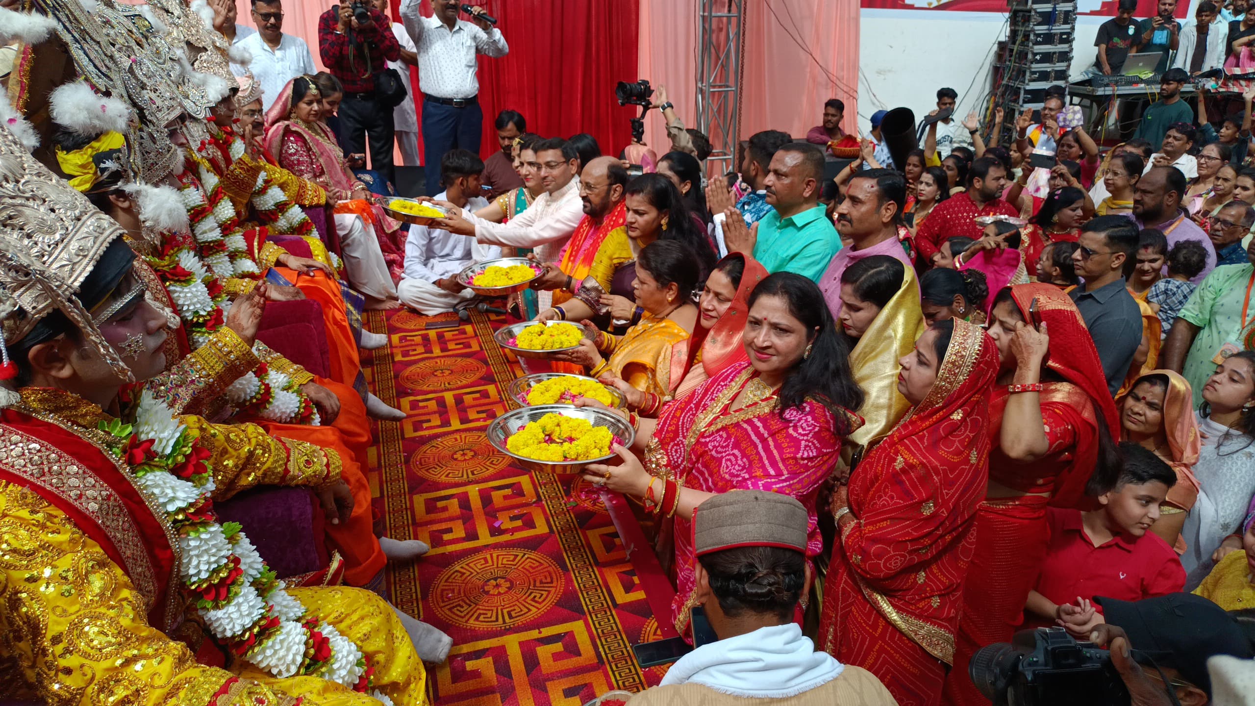 Rambarat was welcomed, Tulsi-Saligram got married | आगरा में जनक महल ...