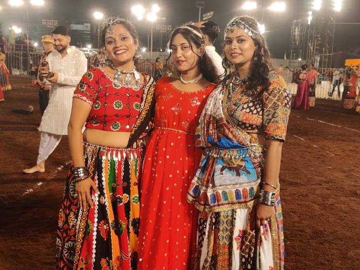 See the cultural colors of Garba in photos | 25 तस्वीरों में देखिए ...