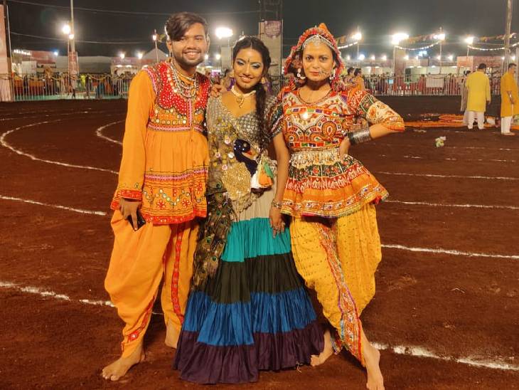 See the cultural colors of Garba in photos | 25 तस्वीरों में देखिए ...