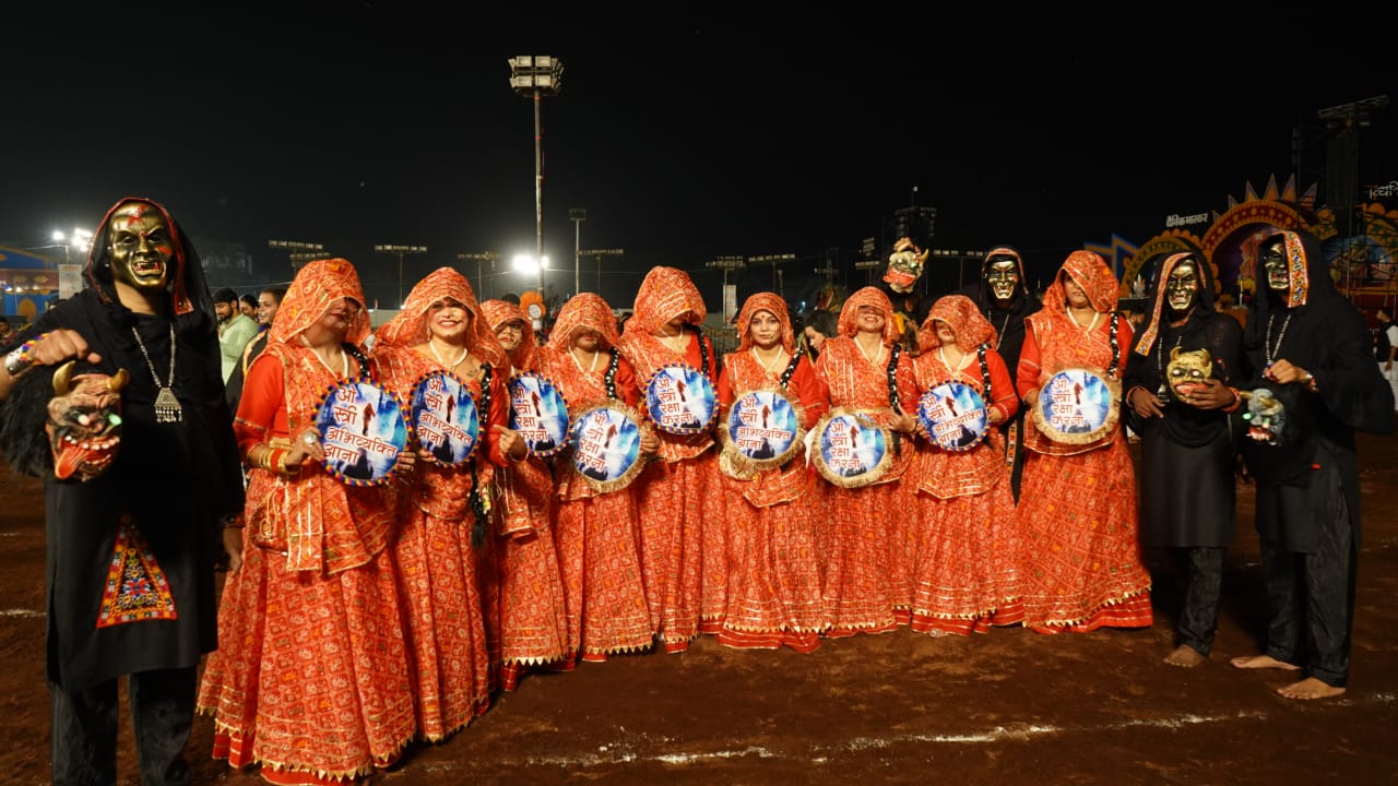 See the cultural colors of Garba in photos | 25 तस्वीरों में देखिए ...
