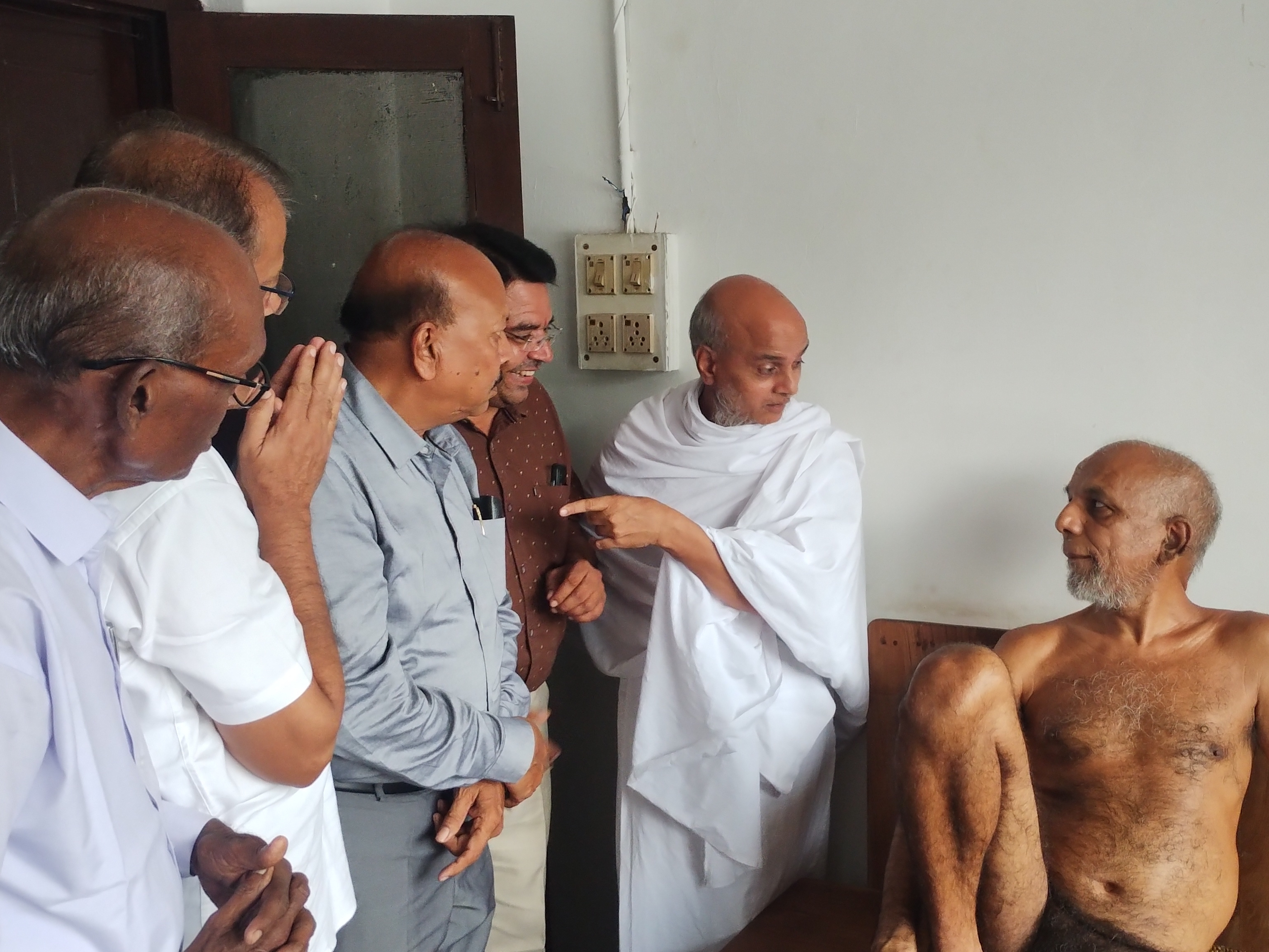Shriphal was presented to Muni Praman Sagar Ji Maharaj in Indore ...
