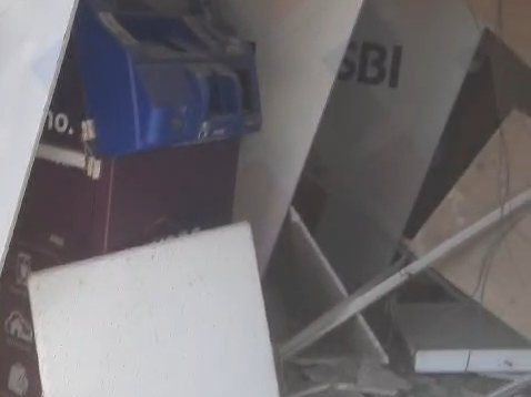 False ceiling of ATM room collapsed | भरभराकर गिरी एटीएम रूम की फॉल ...