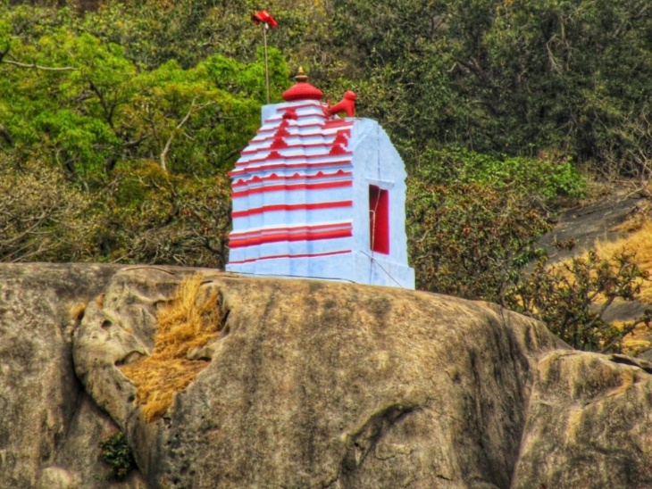 Devotees flocked to visit Arbuda Devi Shaktipeeth mount abu Rajasthan ...
