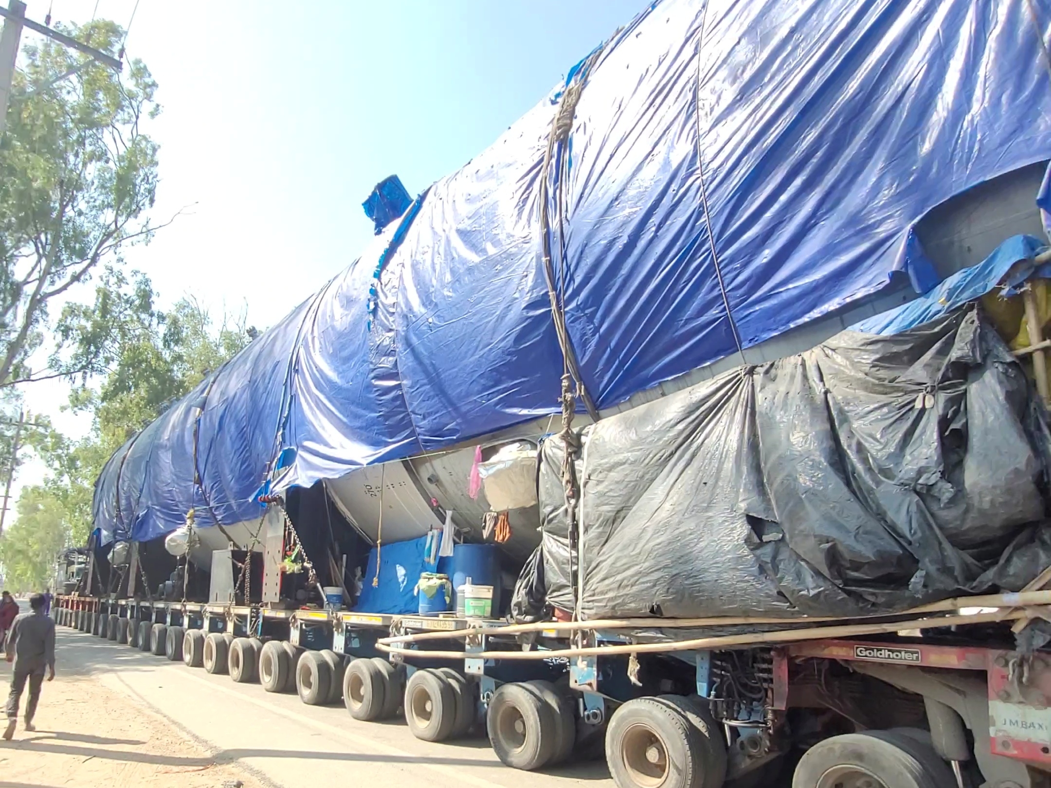 Narwana refinery emerged from huge cylinder | नरवाना से निकला रिफाइनरी ...