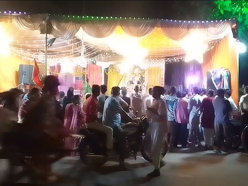 Durga Pandal decorated in Balaganj Mahakaleshwar Temple of Lucknow ...